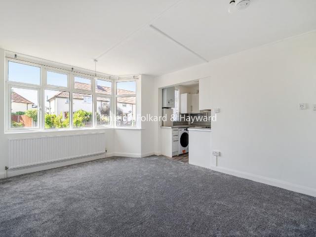 apartment to rent in Homesdale Road, Bromley, Kent, BR2
