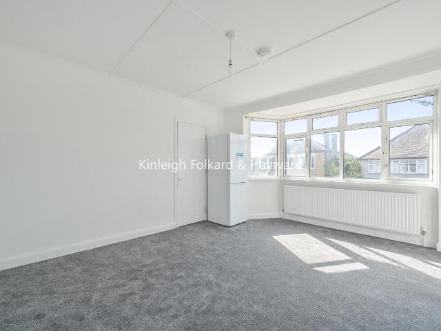 apartment to rent in Homesdale Road, Bromley, Kent, BR2