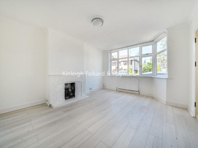 apartment to rent in Homesdale Road, Bromley, Kent, BR2