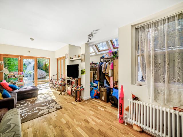 apartment to rent in Horn Lane, Acton, London, W3