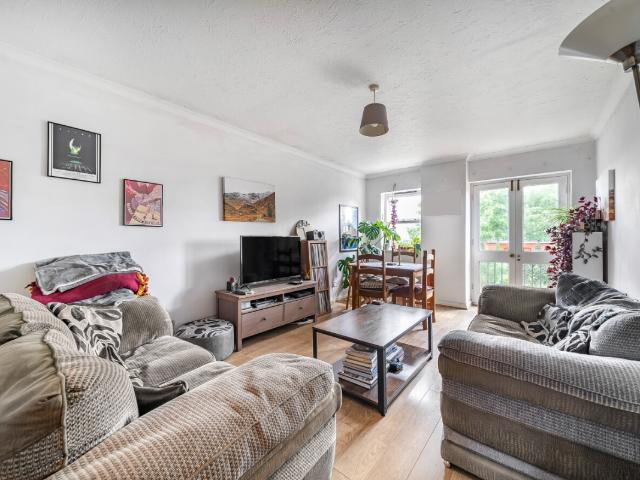 apartment to rent in Horniman Drive, London, SE23