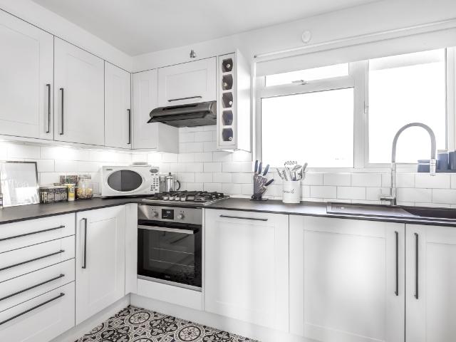 apartment to rent in Hydethorpe Road, Balham, London, SW12