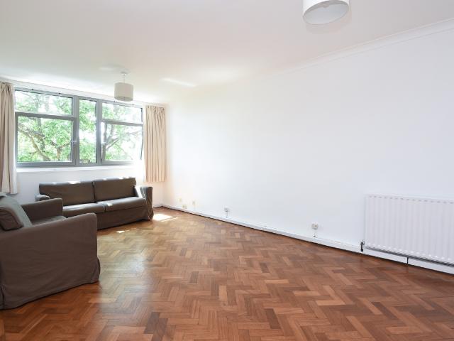 apartment to rent in Inner Park Road, London, SW19