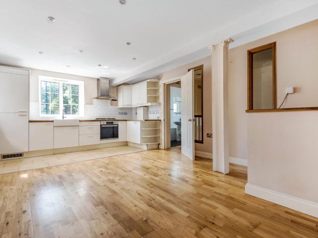 apartment to rent in Jowett Street, Peckham, London, SE15