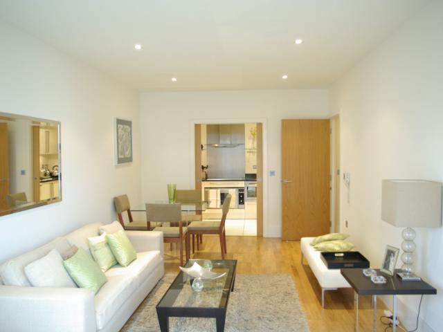apartment to rent in Juniper Drive, London, SW18