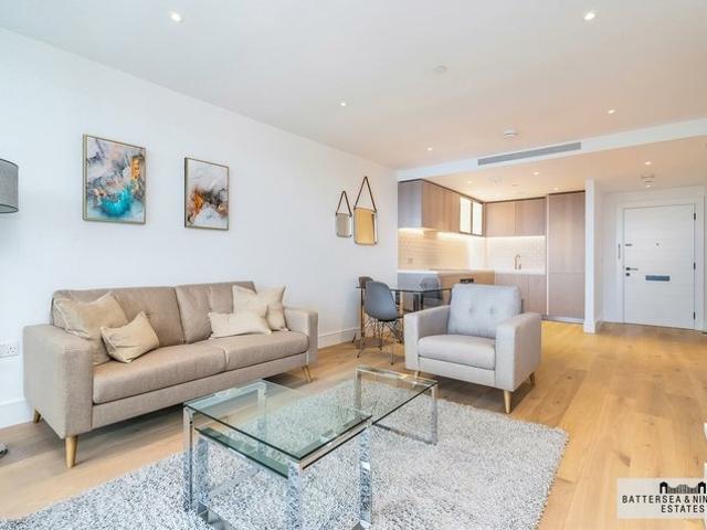 Apartment to rent in Kensington House, Prince of Wales Drive, SW11