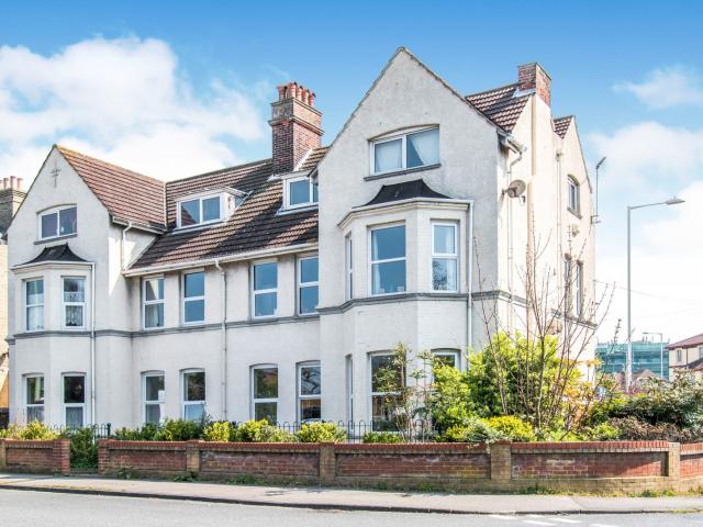 Apartment to rent in Kensington Road, Lowestoft, Suffolk, NR33 | Leaders