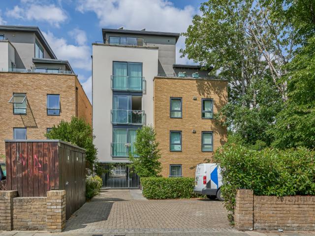 apartment to rent in Kings Avenue, London, SW4