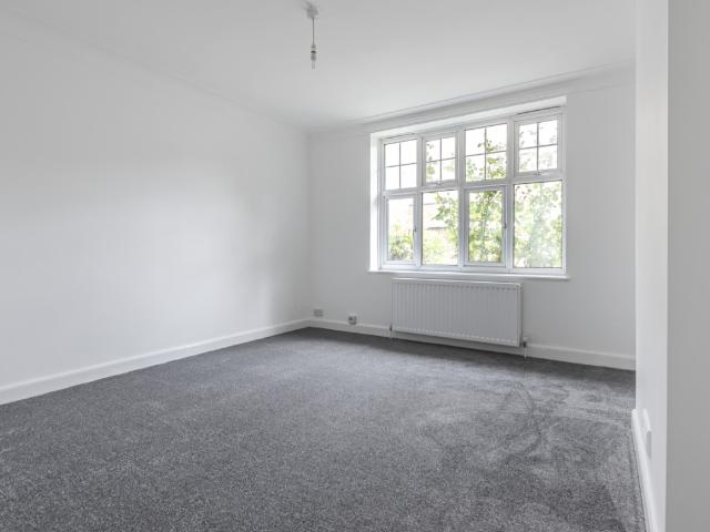 apartment to rent in Kings Avenue, London, SW4