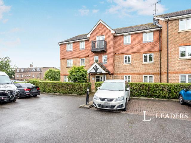Apartment to rent in Kings Place, Kings Road, Horsham, RH13 | Leaders