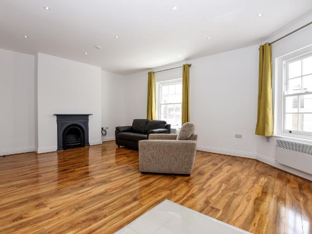 apartment to rent in Kingsgate Place, London, NW6