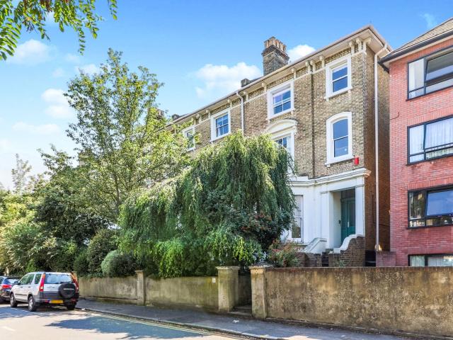 Apartment to rent in Kingston upon Thames, KT1 | Leaders