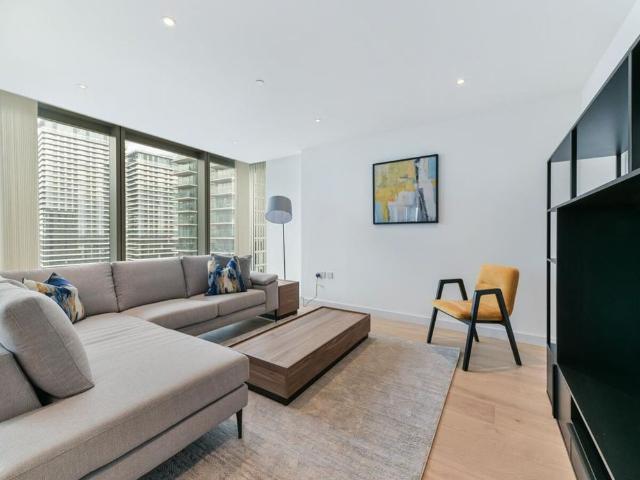 Apartment to rent in Landmark Pinnacle, E14