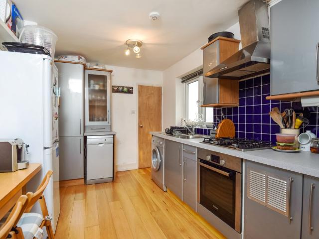 apartment to rent in Langroyd Road, Tooting, London, SW17