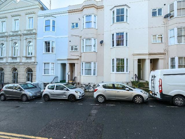 Apartment to rent in Lansdowne Street, Hove, East Sussex, BN3 | Leaders