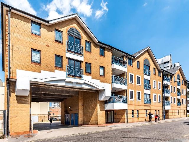 apartment to rent in Lady Booth Road, Kingston Upon Thames, Surrey, KT1