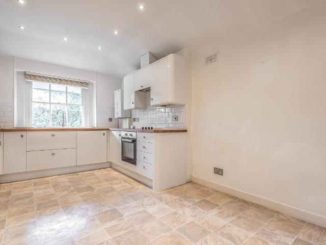 apartment to rent in Lee Park, Blackheath, London, SE3
