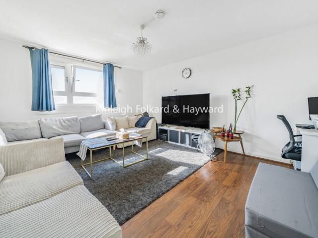 apartment to rent in Lexden Road, London, W3