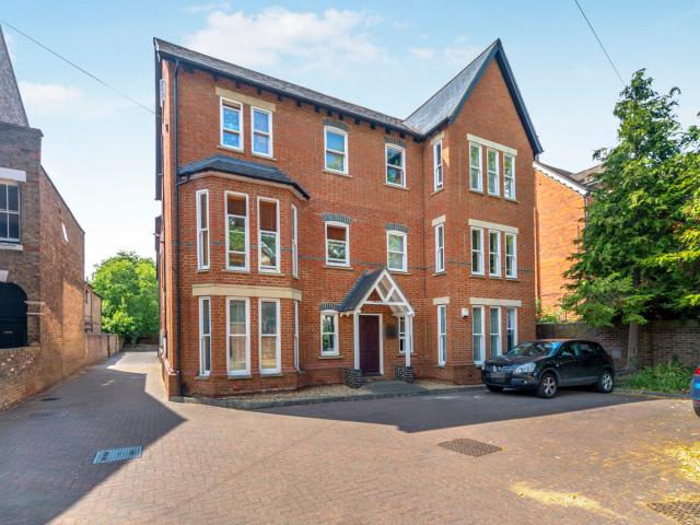 Apartment to rent in Linden Road, Bedford, Bedfordshire, MK40 | Leaders