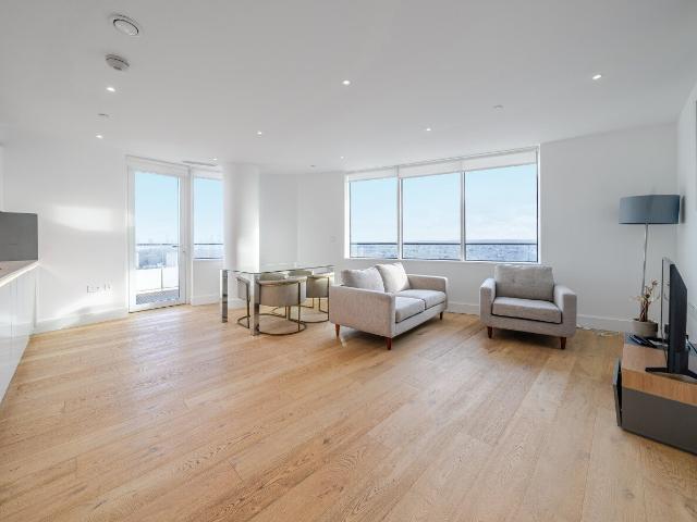 apartment to rent in Lombard Road, Battersea, London, SW11