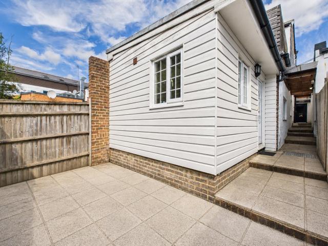 apartment to rent in London Road, East Grinstead
