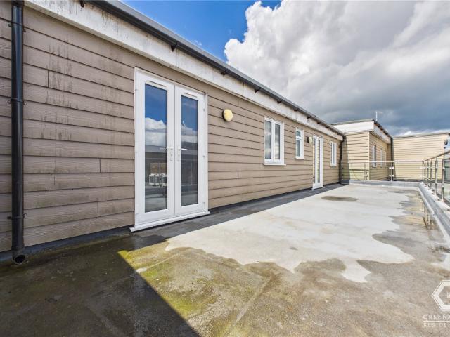 apartment to rent in London Road, East Grinstead