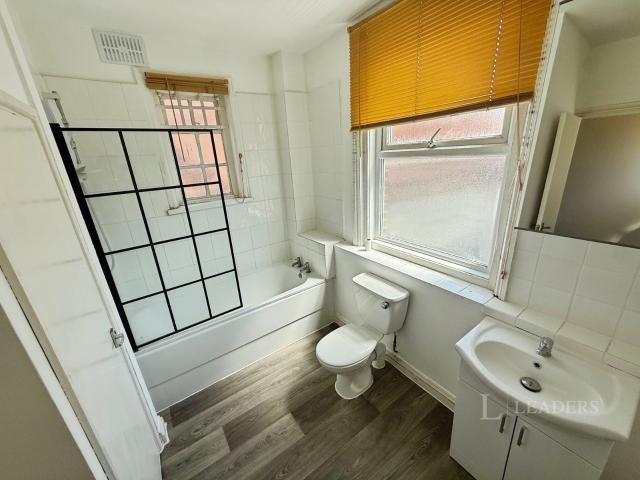 Apartment to rent in London Road, Portsmouth, Hampshire, PO2 | Leaders