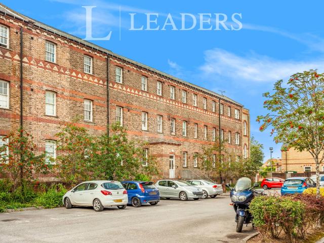 Apartment to rent in Lockhart Court, Colwell Road, Haywards Heath, RH16 | Leaders