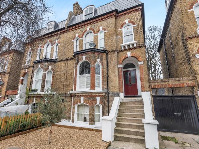 apartment to rent in Loughborough Road, London, SW9