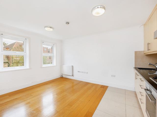 apartment to rent in Loveday Road, Ealing, London, W13