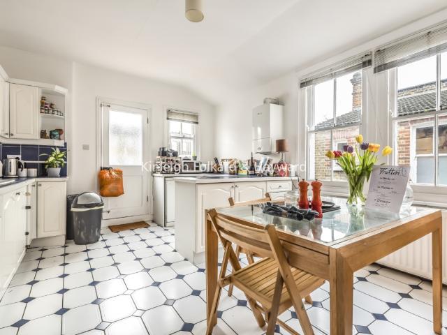 apartment to rent in Mantilla Road, Tooting, London, SW17