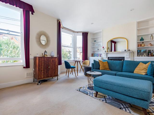apartment to rent in Manchuria Road, London, SW11