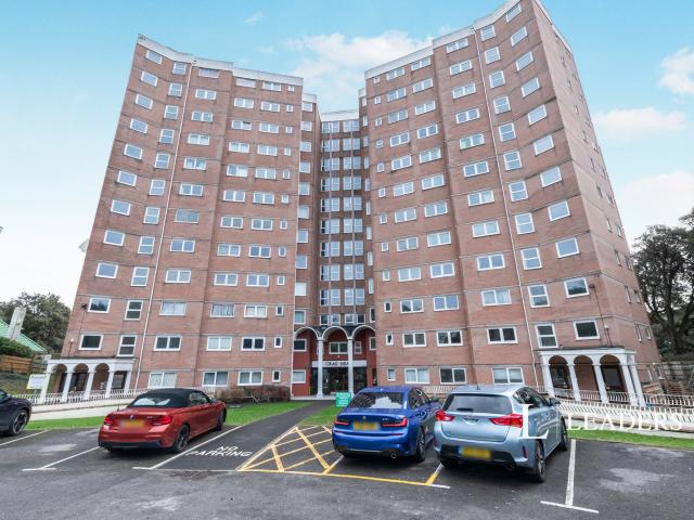 Apartment to rent in Manor Road, Bournemouth, Dorset, BH1 | Leaders