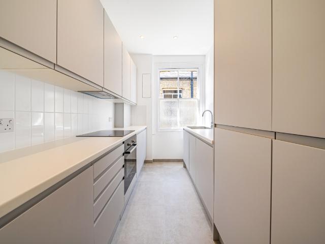 apartment to rent in Marius Road, London, SW17
