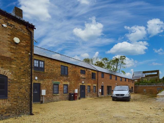 apartment to rent in Market Place, Bolsover