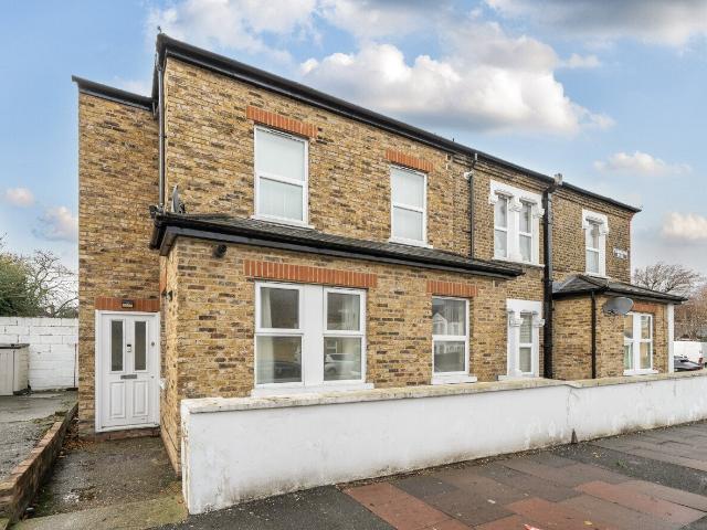 apartment to rent in Marlow Road, Penge, London, SE20