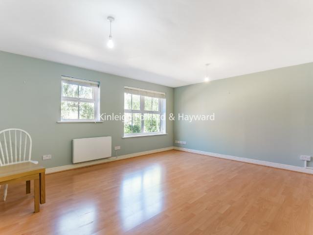 apartment to rent in Massingberd Way, London, SW17