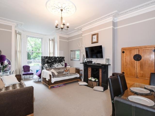 apartment to rent in Mattock Lane, Ealing, W5