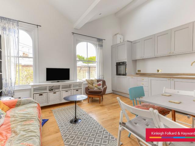 apartment to rent in Mayall Road, London, SE24