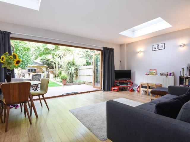apartment to rent in Merton Road, Wimbledon, London, SW19