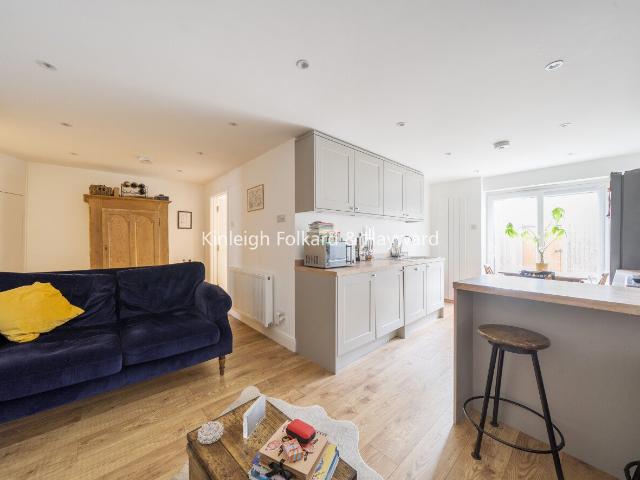 apartment to rent in Merton Road, Southfields, London, SW18