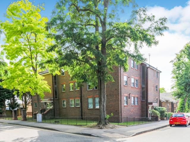 Apartment to rent in Meudon Court, Grove Road, Surbiton, KT6 | Leaders