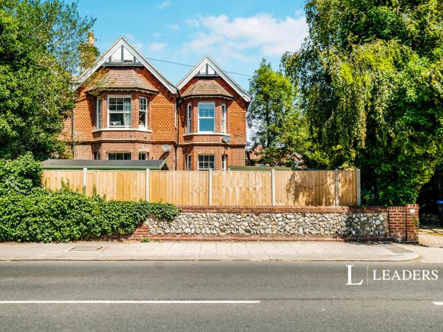 Apartment to rent in Mill Road, Worthing, BN11 | Leaders