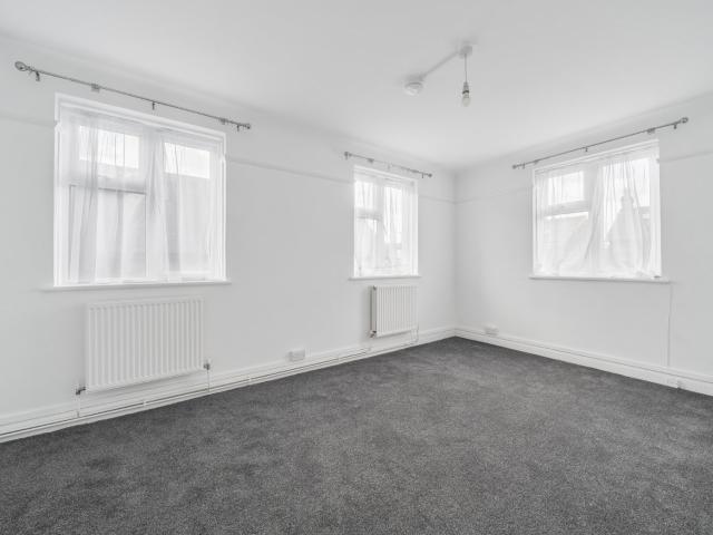 apartment to rent in Montague Road, Wimbledon, London, SW19
