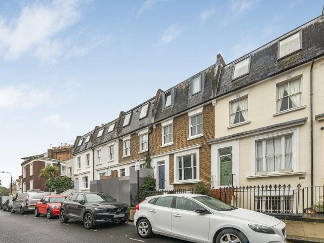 apartment to rent in Moore Park Road, Fulham, London, SW6