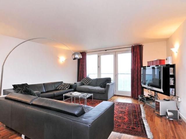 Apartment to rent in New Providence Wharf E14