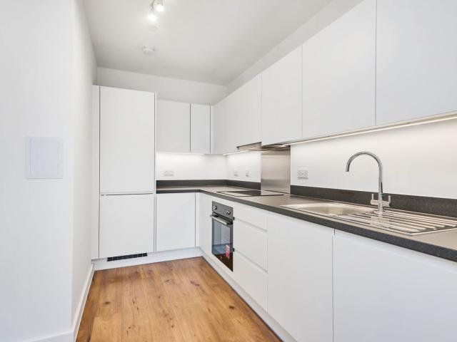 apartment to rent in New Road, Dagenham, RM9