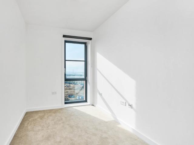 apartment to rent in New Road, Dagenham, RM9