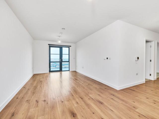apartment to rent in New Road, Dagenham, RM9