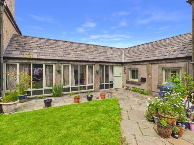 apartment to rent in Newhaven, Buxton